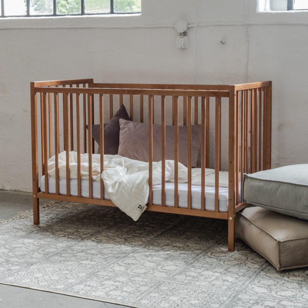Lit pour bébé 60x120 SIXTINE noyer clair en pin massif - Alfred & Cie