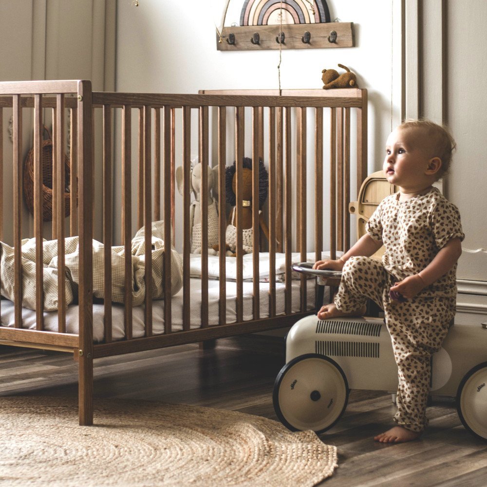 Lit pour bébé 60x120 SIXTINE noyer clair en pin massif - Alfred & Cie