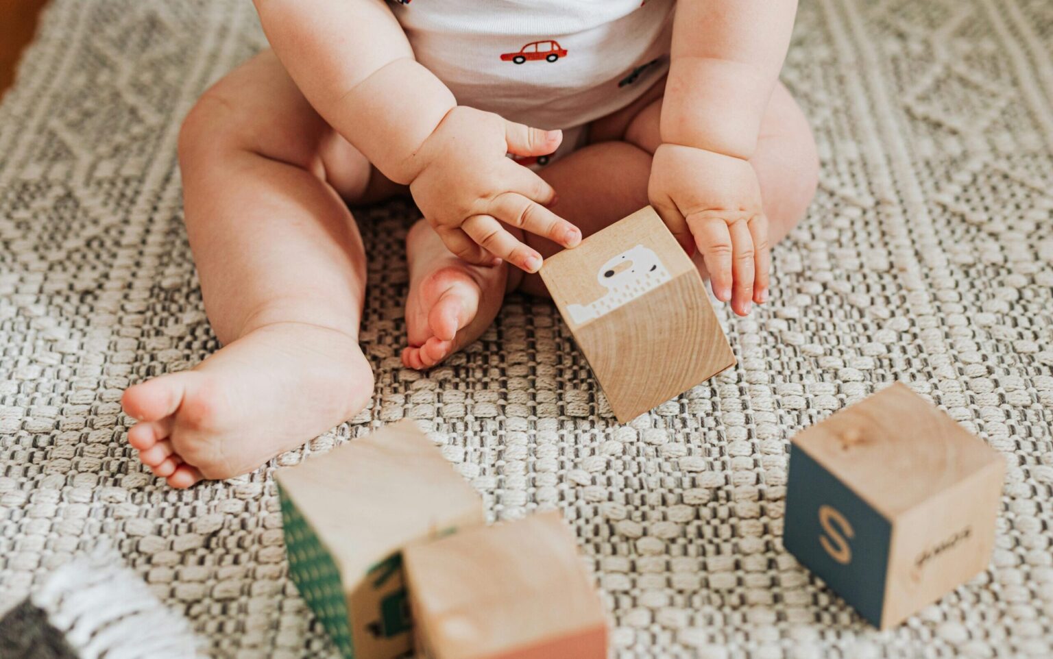 Les étapes clés du développement moteur de bébé de 0 à 12 mois – Alfred ...
